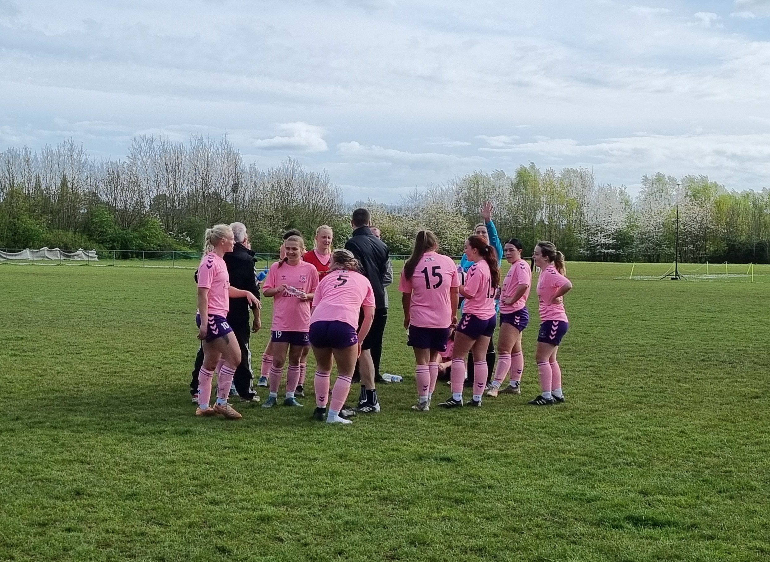 AEK Boco Ladies leave it late but go top with win over Downend Flyers ...